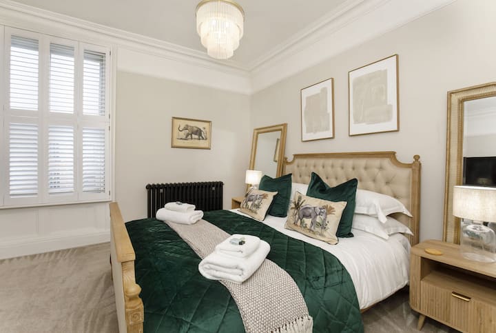 65 Monkgate Sleeps 10 With Parking - York