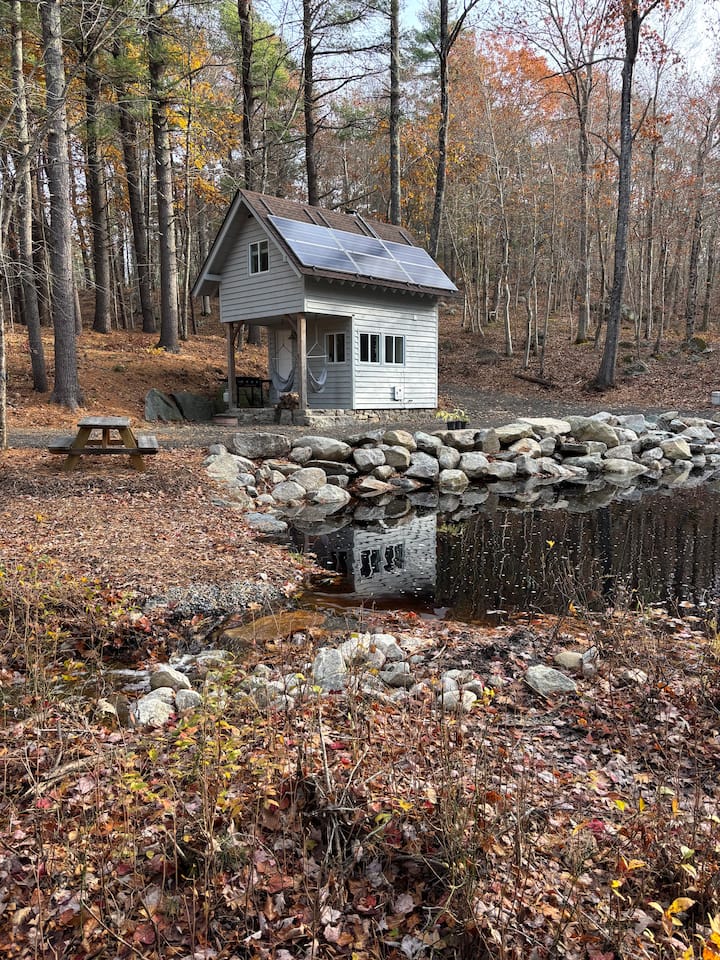 Off-grid (Heated) Forest Cabin - Berkley, MA
