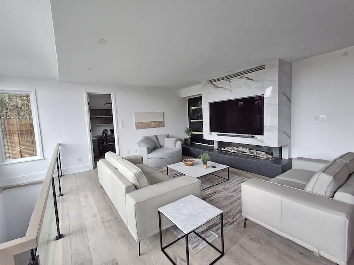 Executive Home In Ottawa South - Ottawa