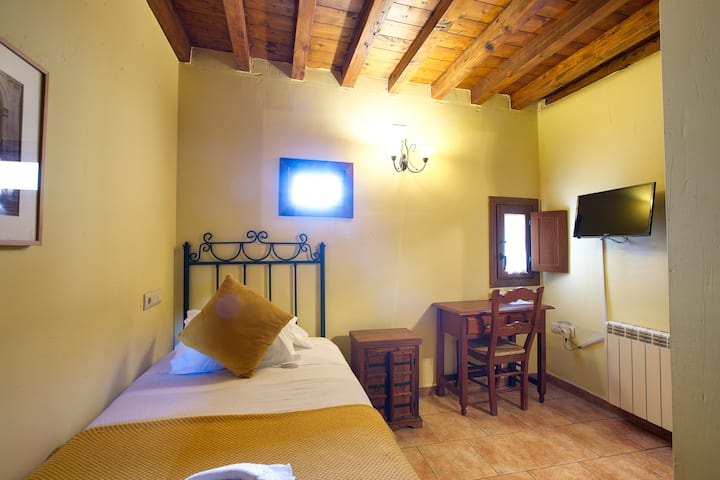Hostal San Pedro Habitación 201 - Cuenca, España