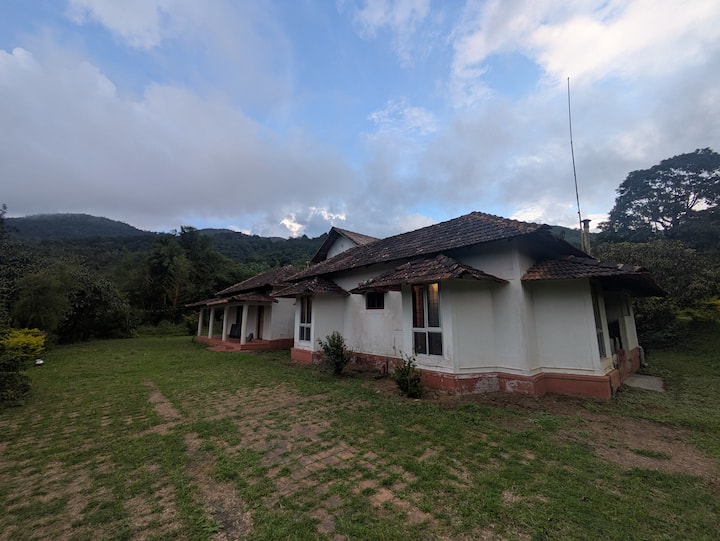 4-bedroom Pet-friendly Stay | 5 Km From Madikeri - 코다구