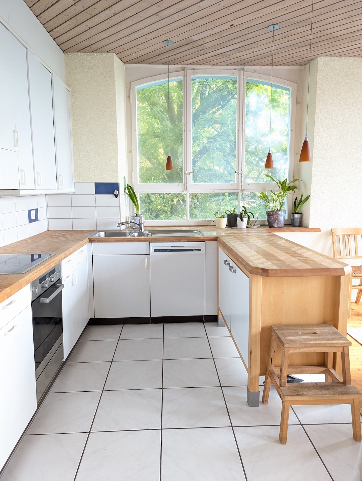 Large, bright apartment with a view - Flats for Rent in Evilard, Canton ...