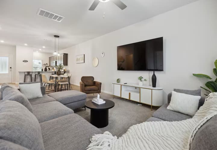 Venice, 5brs, 2lrms, Sleeps 15, Dallas - Lancaster, TX