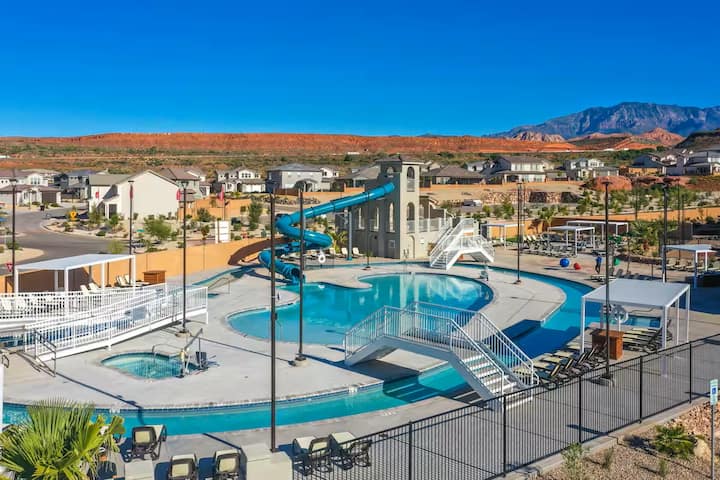 Waterpark W/ Slide! Lazy River! Courts! 75' Tv's! - Washington, UT