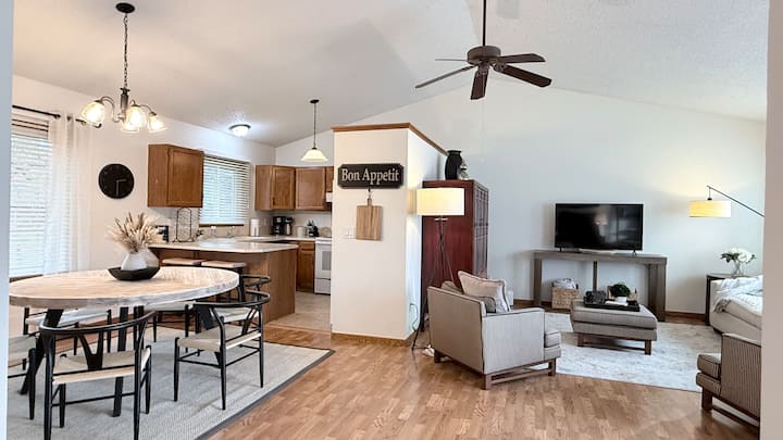 Loveland Home Base | Cozy Retreat Close To It All - Loveland, CO