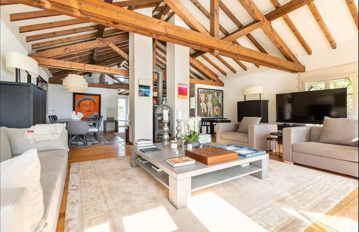 Spacious 4bdr Home –
Lake View • Geneva Bellevue - Ferney-Voltaire