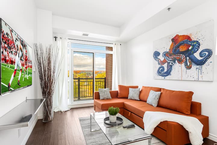 Bright Burlington Condo Near Lake And Go Station - Burlington