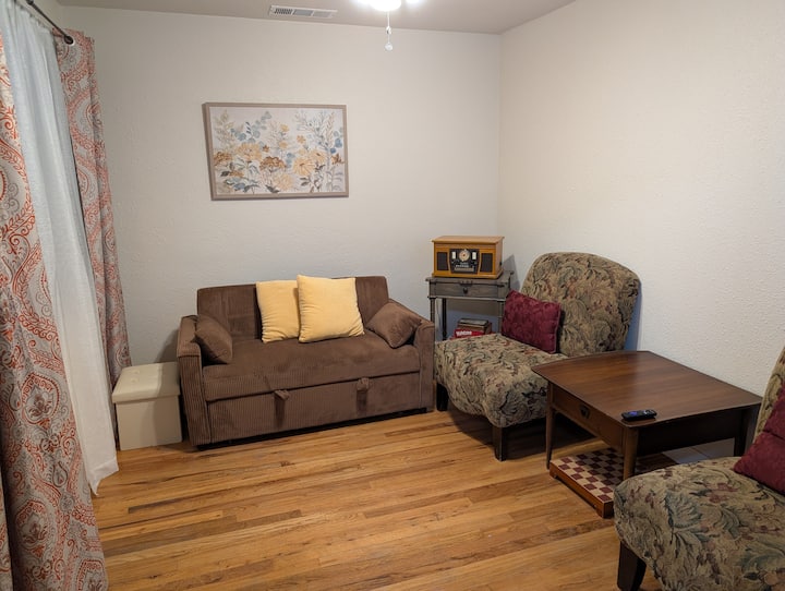 Healing Garden Cottage
Peaceful Pet-friendly Haven - Modesto, CA