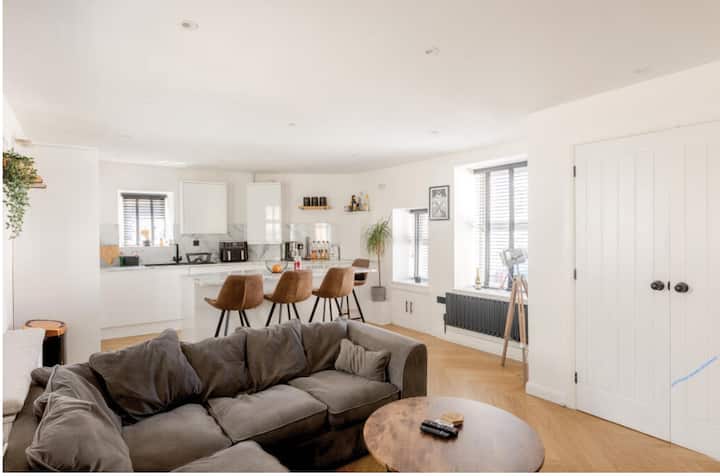 Entire House, Close To Central Bristol - Bristol