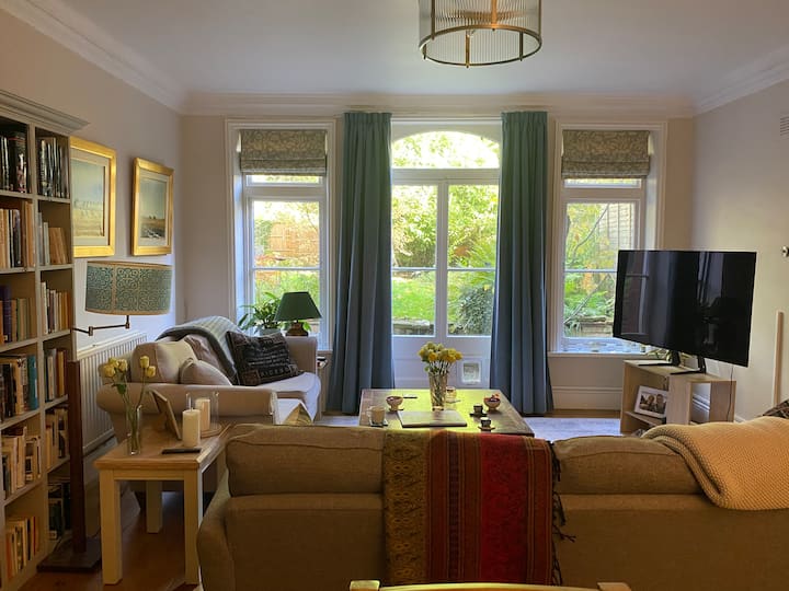 Beautiful 3 Bedroom Victorian Garden Flat - London