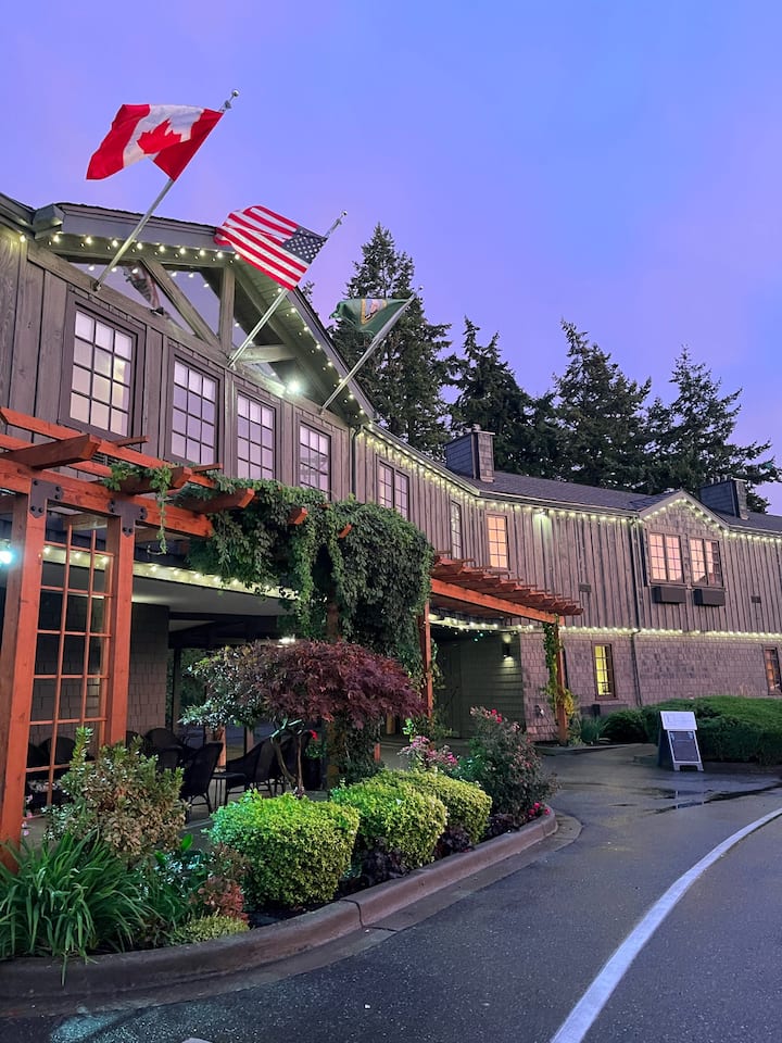 Two Queen Bedroom In Charming Boutique Hotel! - La Conner, WA