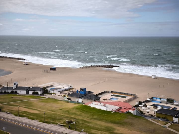 Departamento De Dos Ambientes. Excelente Vista - Miramar