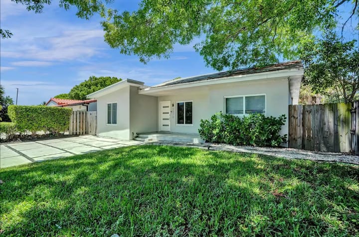 Entire Tropical Oasis W/ Pool 5 Min Beach/downtown - Fort Lauderdale