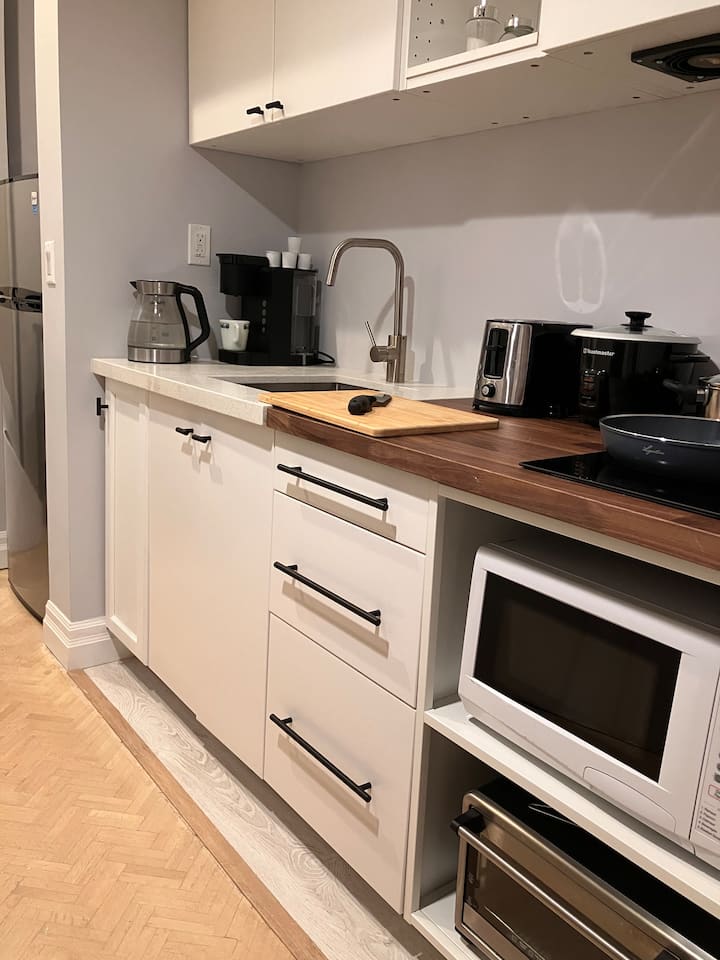 Self-contained One Bedroom Apartment - Toronto, ON