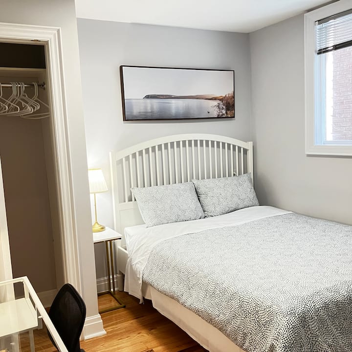 Self-contained One Bedroom Apartment - Toronto