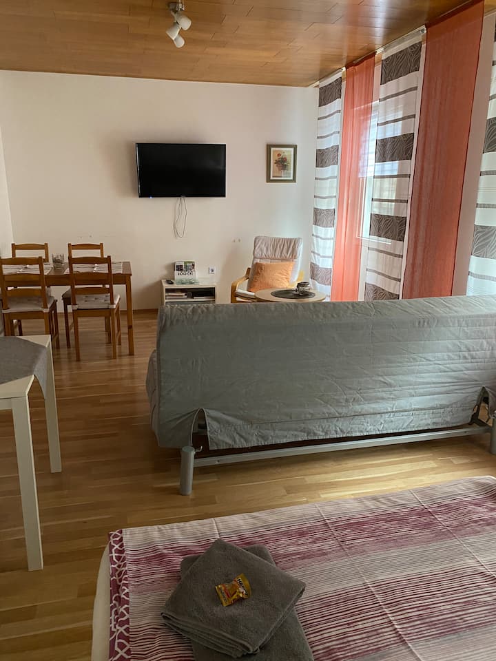 Große Zwei-zimmer Wohnung - Duisburg Hbf Station