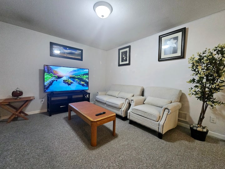 Roomy 4-bed Basement - Langley