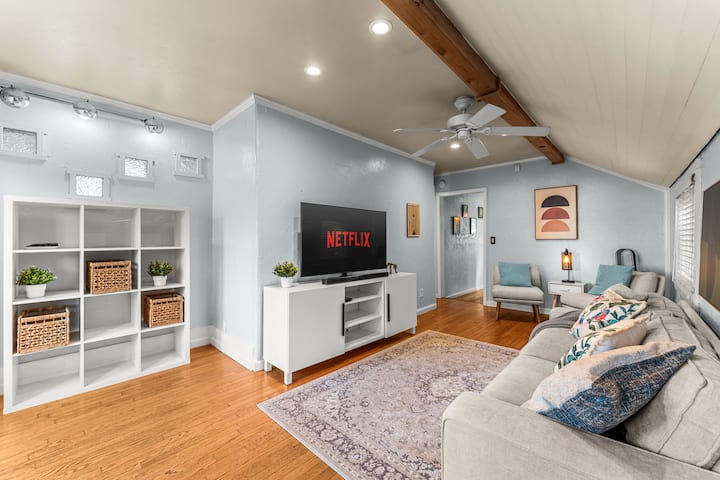 Cozy Cottage! Sauna, Theater & 420 Friendly! - Athmar Park - Denver