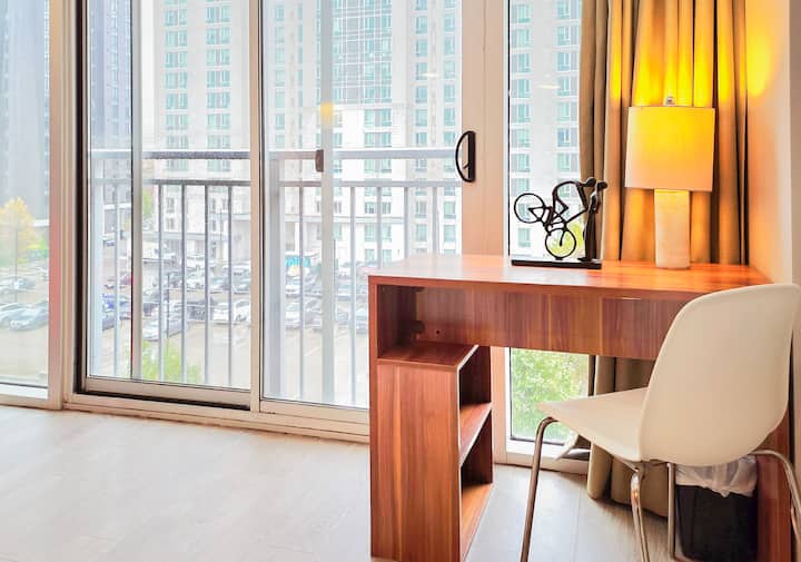 Modern Waterloo Loft •Designer Style• Paid Parking - Waterloo