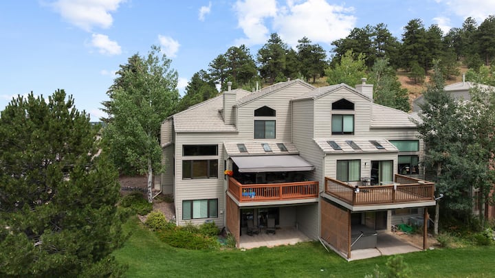 Luxurious Front Range Mountain Home - Evergreen, CO