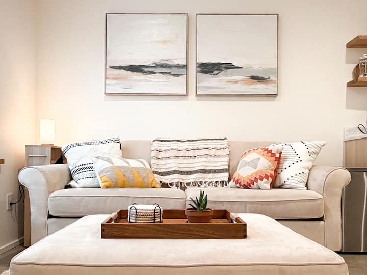 Private Designer Home Stay Near Sea Airport - Renton, WA