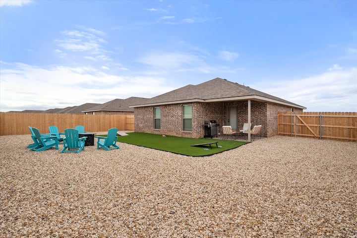 Entertainer’s Dream Home | 3 Bd 2 Ba | Near Ttu - Lubbock, TX