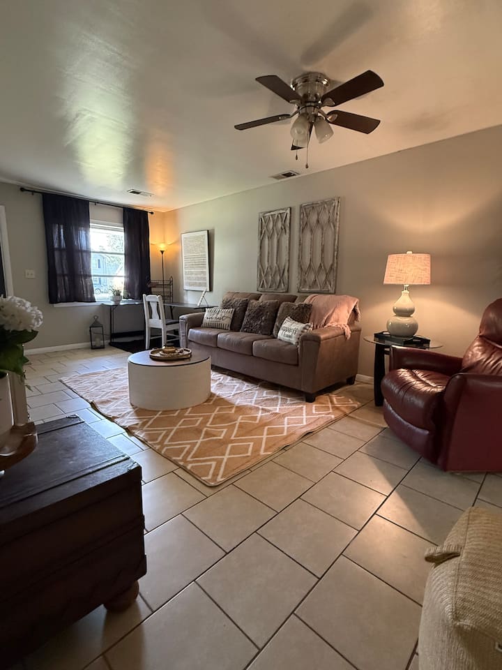 Coop De Jax • Jacksonville Duplex Near Campus - Jacksonville