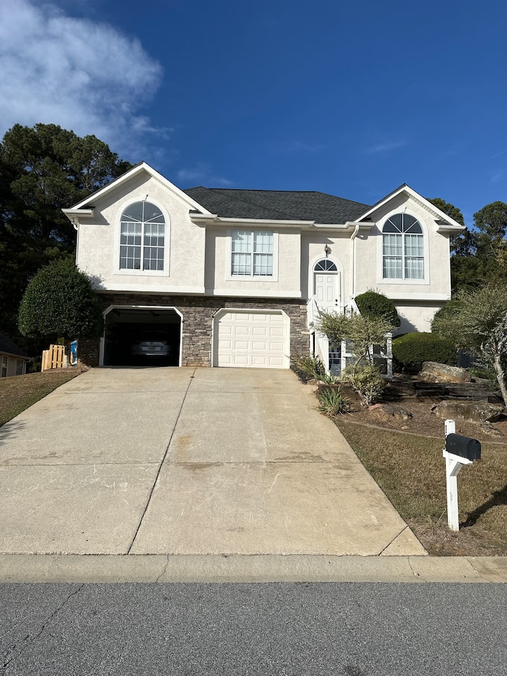 Brand New House With 4 Bedrooms And 2 Badrooms - Lake Peachtree, GA