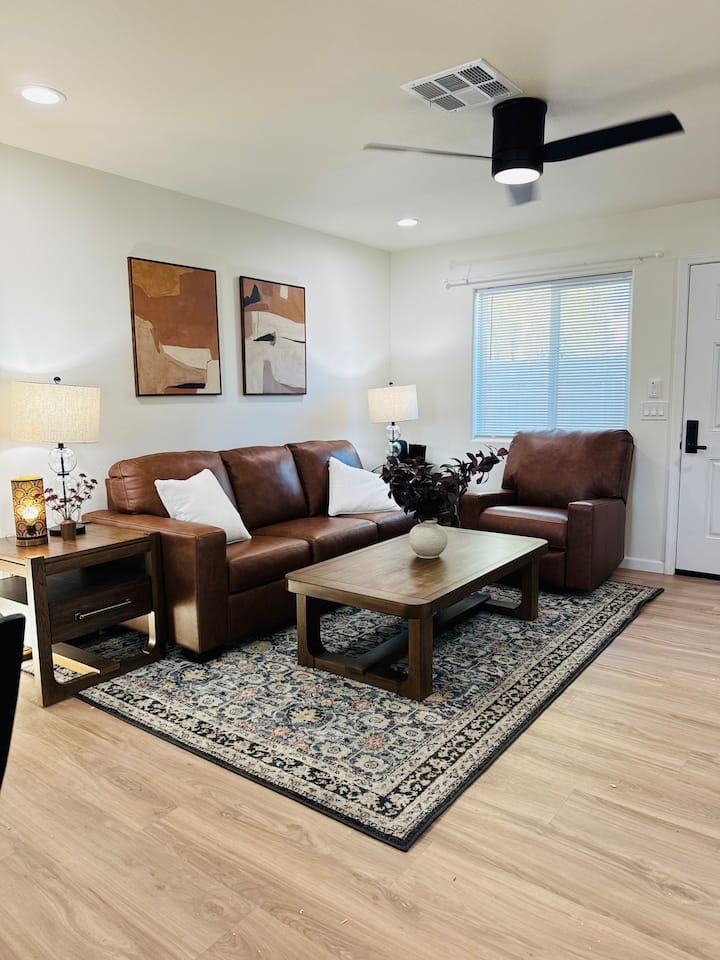 Blue Sky Bliss: Spacious 3br, 2ba Getaway - El Centro, CA