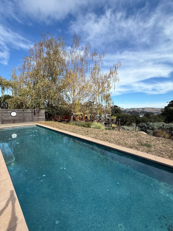 Granny’s Getaway Inverness Pool, Hot Tubs & Views - Point Reyes Station, CA