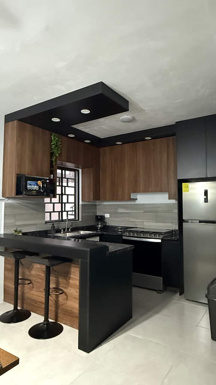 Casa Cómoda Con 3 Recámaras Y Cochera Para 2 Autos - Saltillo