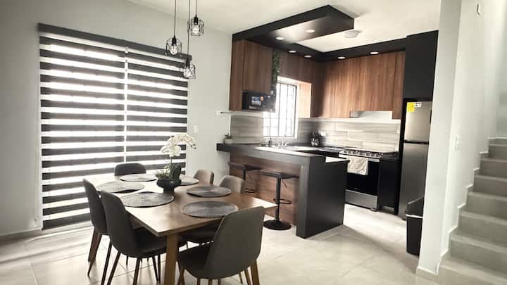 Casa La Amistad. Cómoda Casa Con 3 Recámaras. - Saltillo