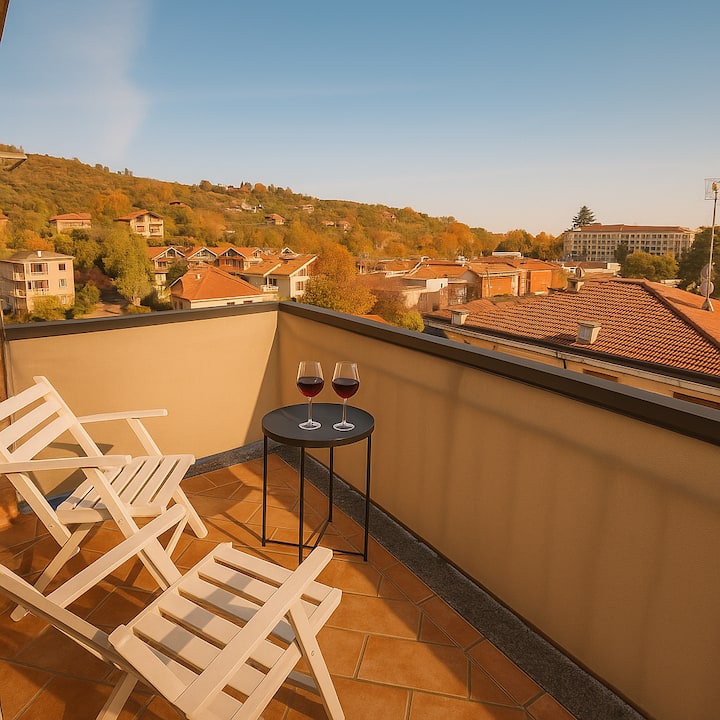 Top Floor • View • 2 Queen Rooms • Balcony - Pinerolo
