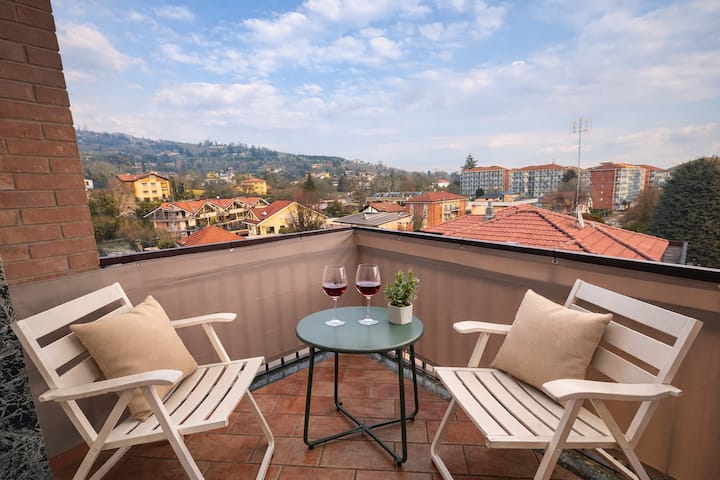 Top Floor • View • 2 Queen Rooms • Balcony - Pinerolo