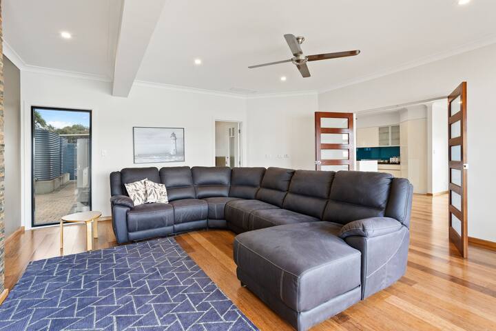 Tulka Waterfront Holiday Home - Port Lincoln