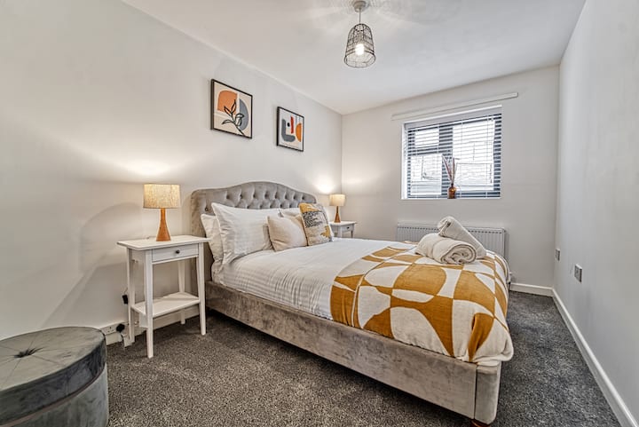Rose Cottage - 2 Bedrooms With Parking! - Worcester, UK