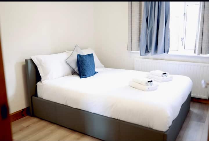 Modern Oxford Family Retreat - Free Parking - Oxford