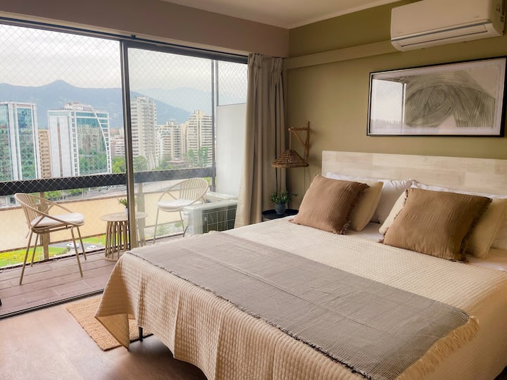 Amplio Depto. A Pasos Del Parque Arauco Con A/c - Chile