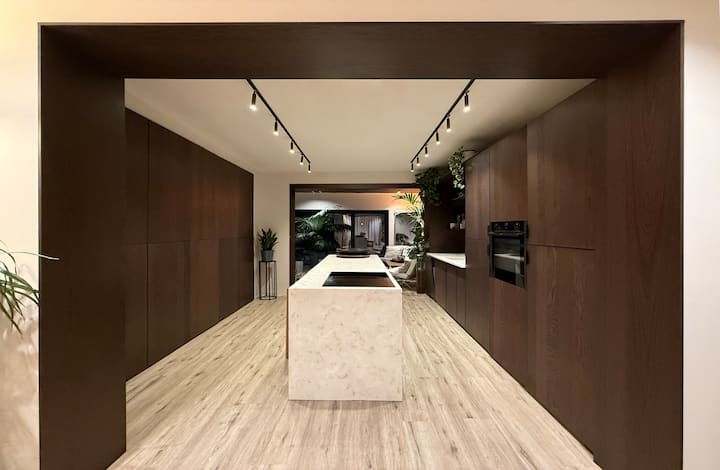 High Tree - Stylish Detached Home - Macclesfield