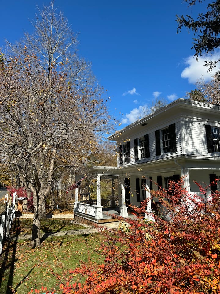 Exceptionally Bright Private Berkshires Retreat - Great Barrington, MA