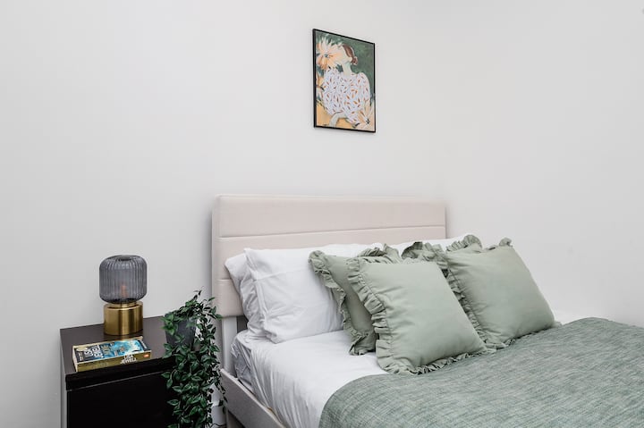 Picturisque Walk By Thames| Close To Station - Londres