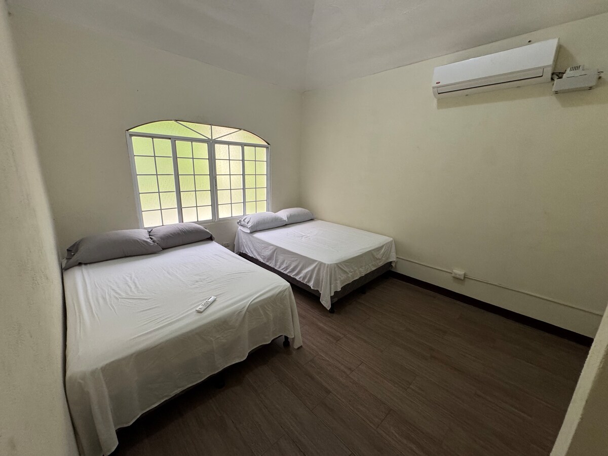 Habitación doble privada parqueo privado - Airbnb