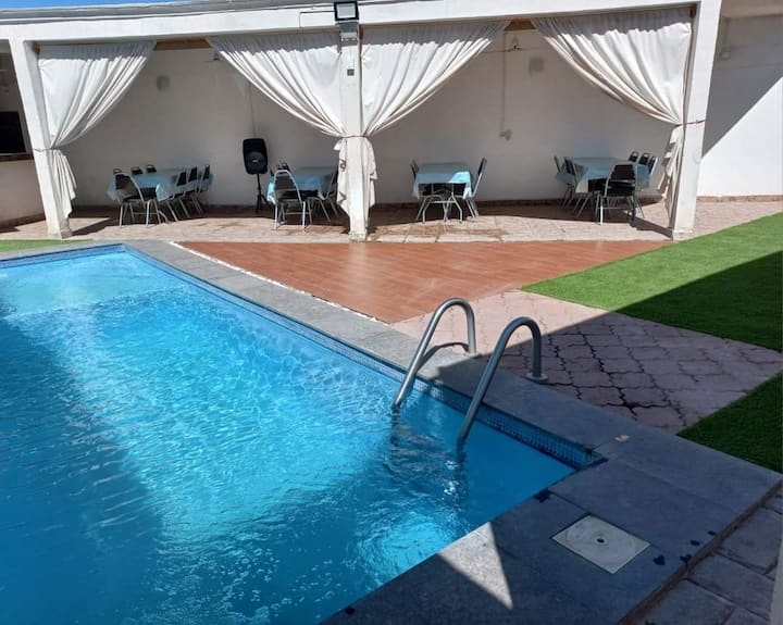 Casa Familiar Con Alberca En Zona Tranquila - Torreón