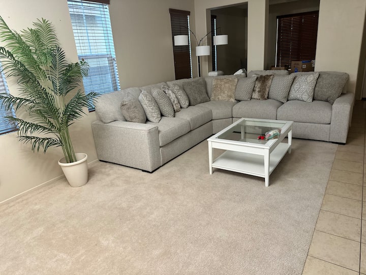 Large Spacious Home In Quartz Hill - Lancaster, CA