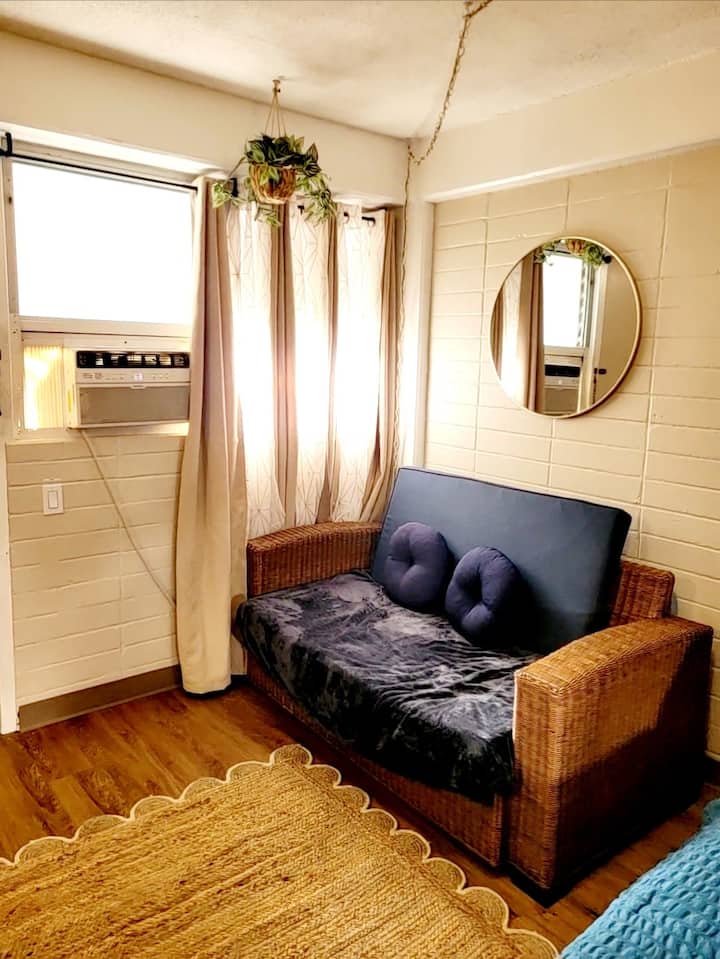 Retro Surfpad, W Kitchen/pool! 2 Blks From Beach! - Honolulu