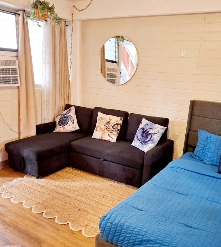 Retro Surfpad, W Kitchen/pool! 2 Blks From Beach! - Honolulu