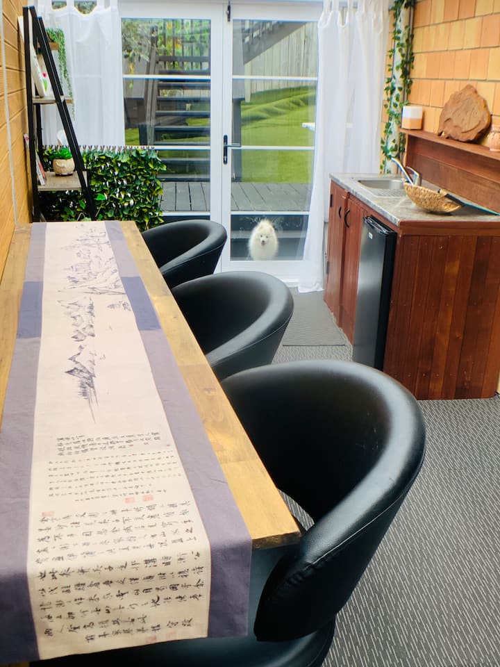 Spacious Private One Bedroom Near Bus & Shops - Waiheke Island