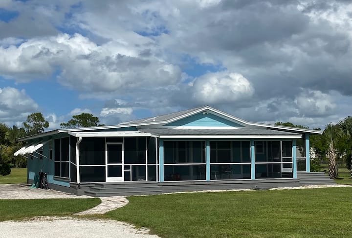 Beautiful Home Near Hobe Lake Ski Club - Hobe Sound, FL