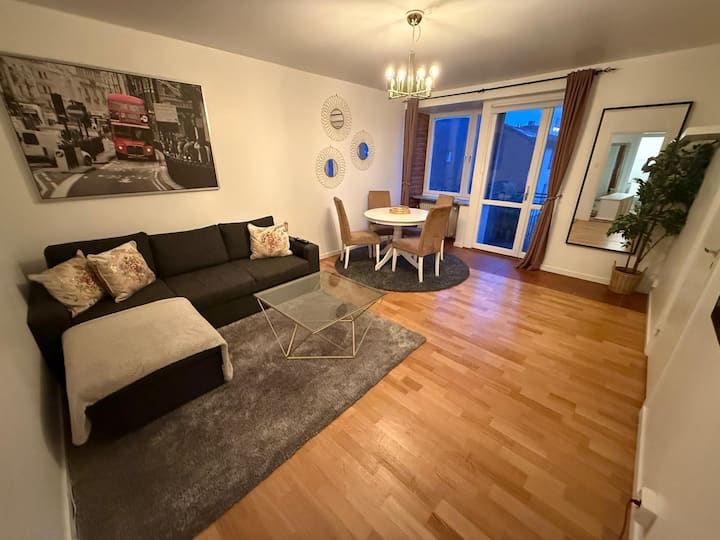 Hermoso Apartamento A 5 Min Del Metro. - Järfälla