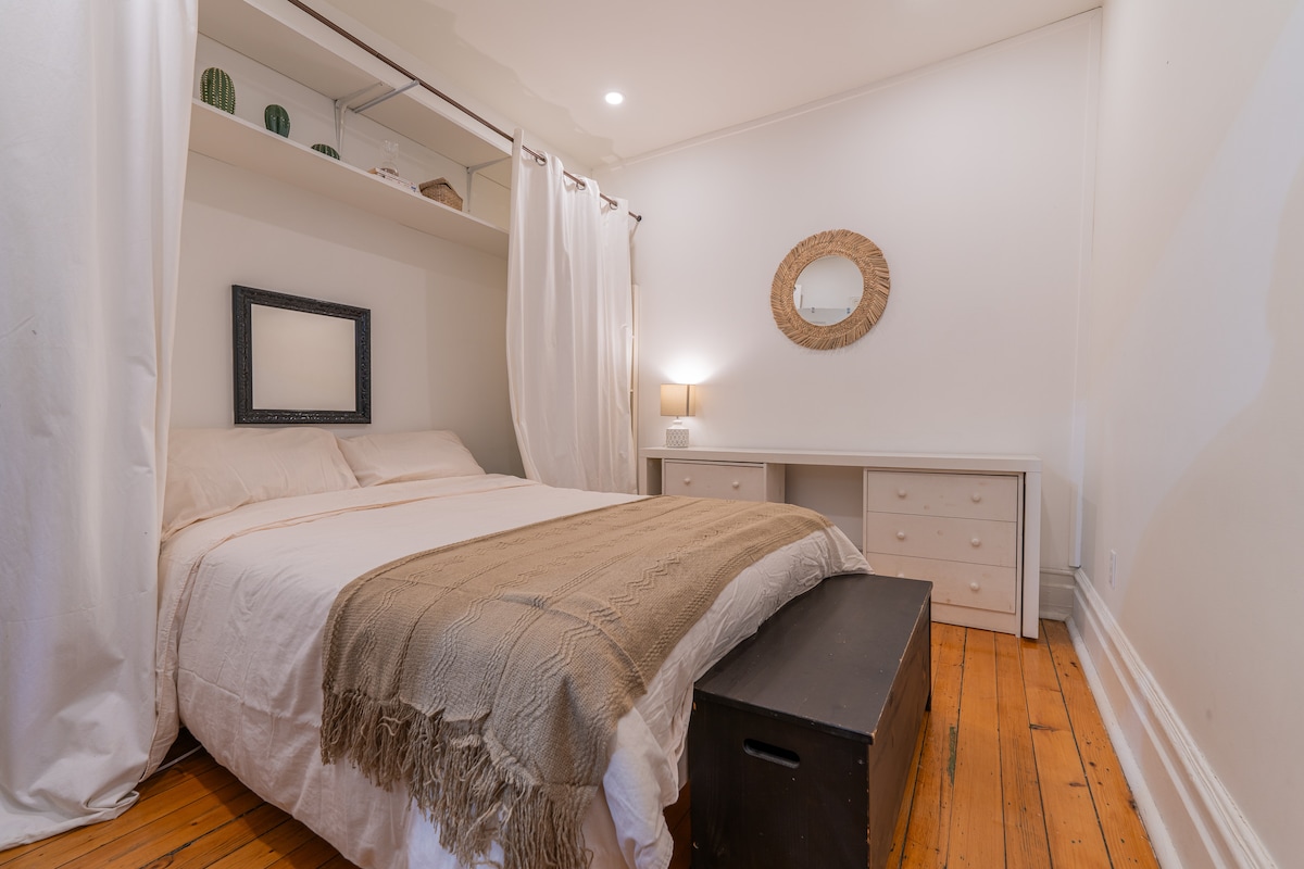 Metro Laurier 2BDR - Flats for Rent in Montreal, Quebec, Canada - Airbnb